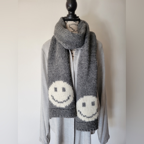 Nardi & Tagliaferri | Accessories | Nardi Tagliaferri Grey Smiley Face ...
